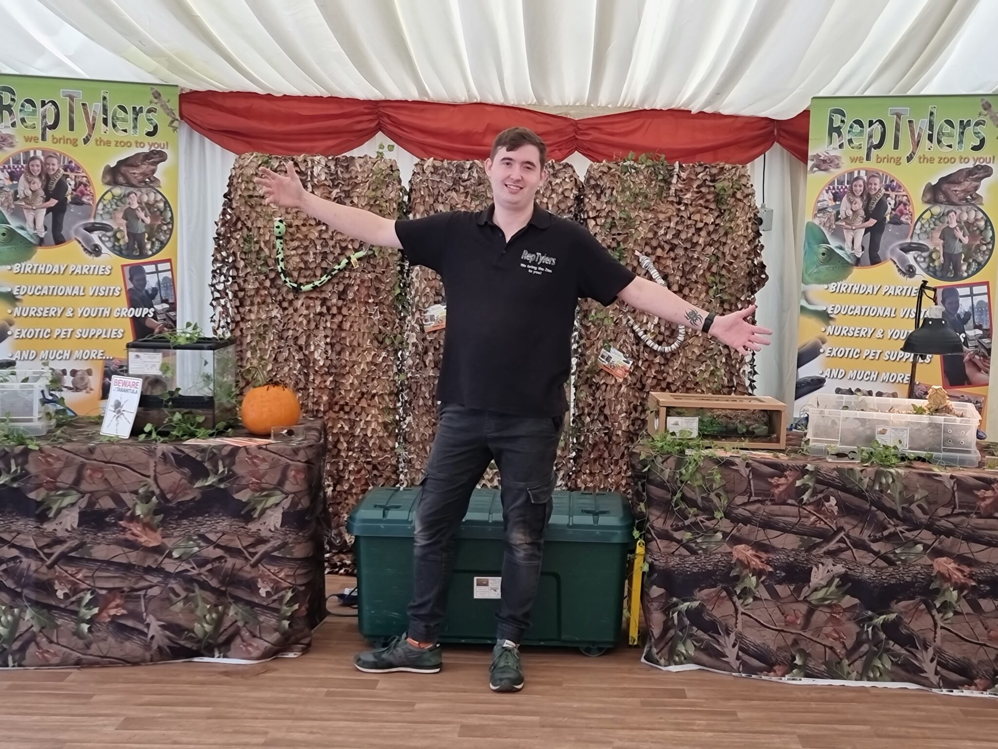 Packages – RepTylers – We Bring The Zoo To You | Brighton Reptile Parties